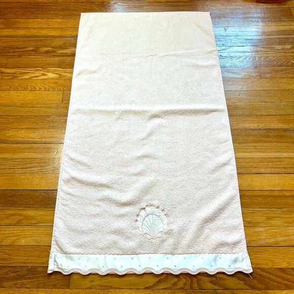 Bath | Vintage Pink Shell Bath Towel W Satin Trim Made In Usa Coastal ...